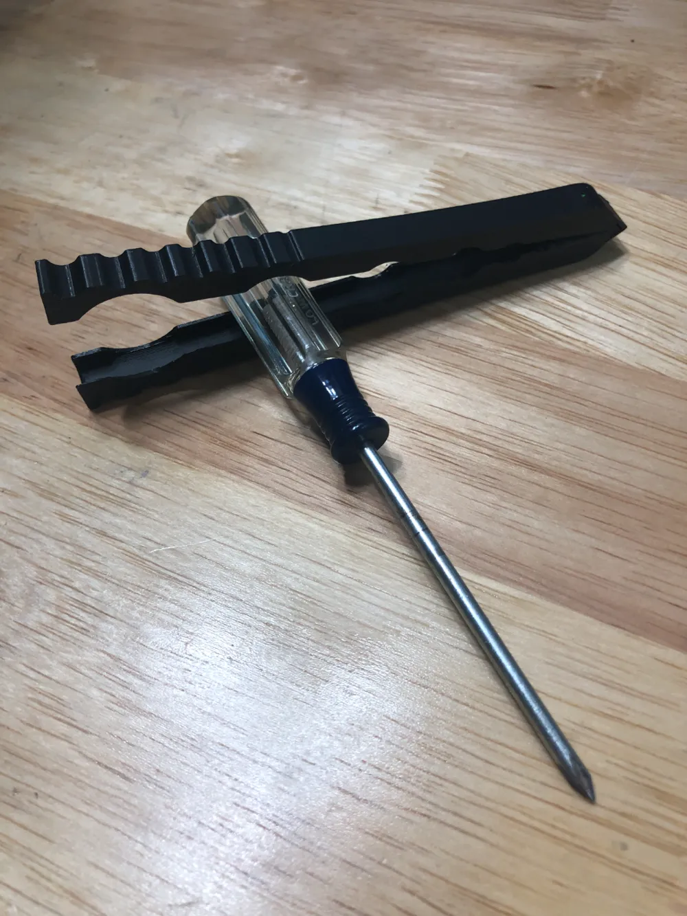 Multi use screw breaker by user_2380375529 - MakerWorld