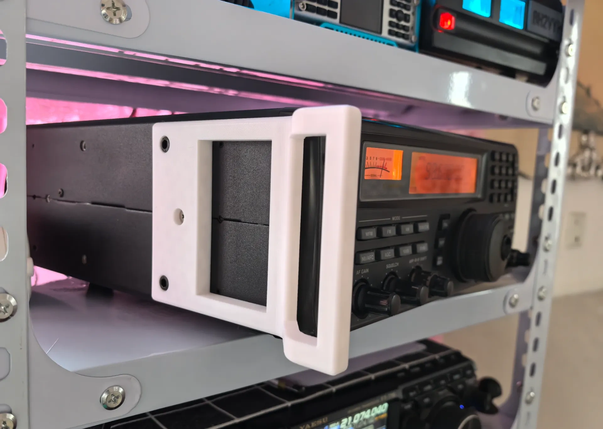 Icom IC-R8500 rack ears by 大琢磨 - MakerWorld