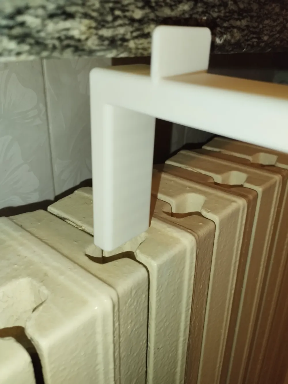 TOILET PAPER ROLL HOLDER FOR RADIATOR by novati.francesco - MakerWorld