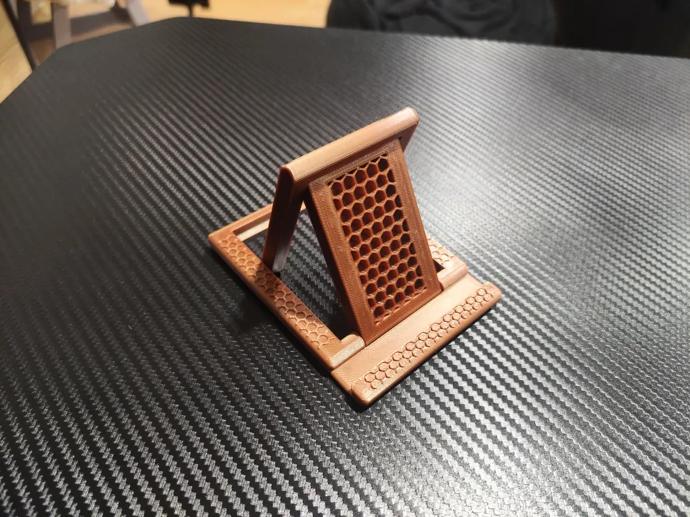 Foldable phone stand (honeycomb design) by Filip's Forge - MakerWorld