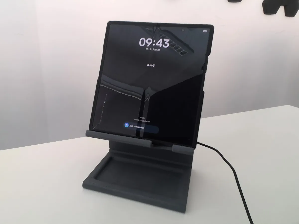 Samsung Galaxy Z Fold 7 Stand with Magsaft Remixed by xchris MakerWorld ...
