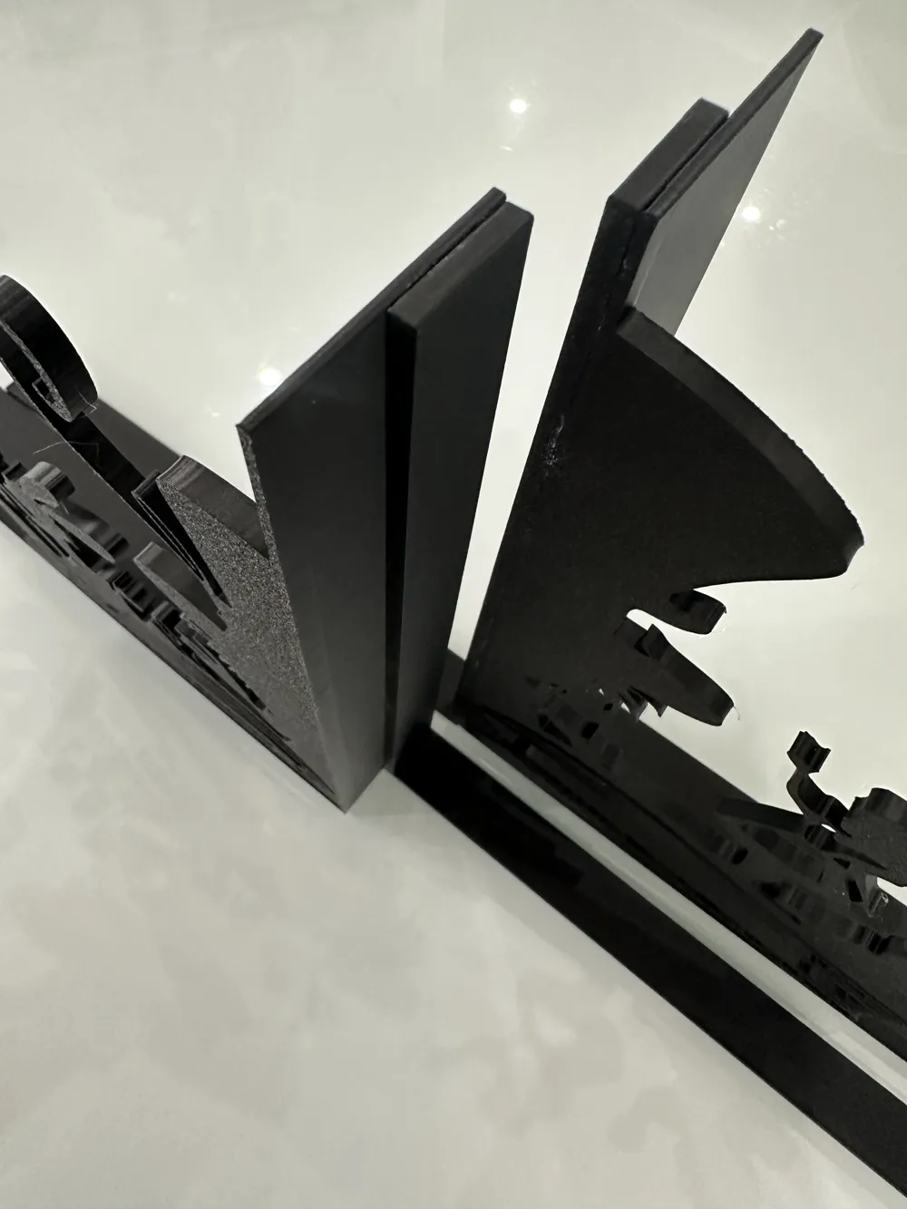 ALICE IN WONDERLAND BOOKENDS - Free 3D Print Model - MakerWorld