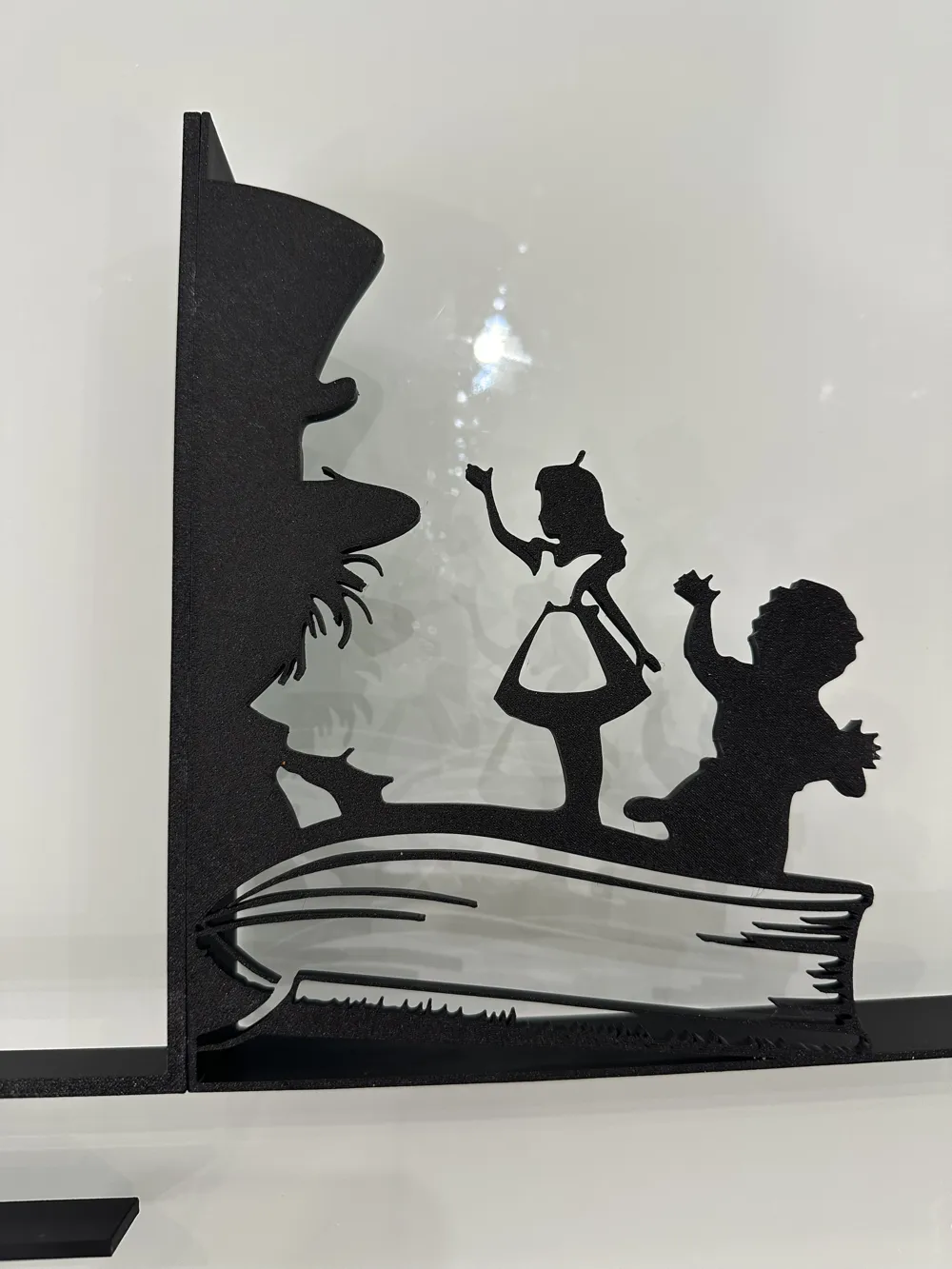 ALICE IN WONDERLAND BOOKENDS - Free 3D Print Model - MakerWorld