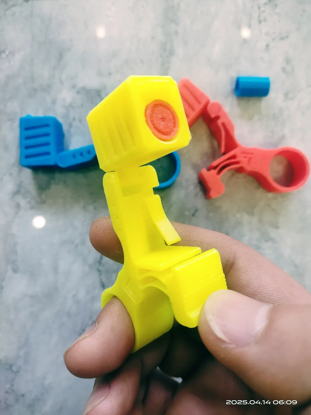 Print in Place Fingertip Decompression Shell Ejecting Toy Shell Ejecting Gun Toy Gun No Firing ...