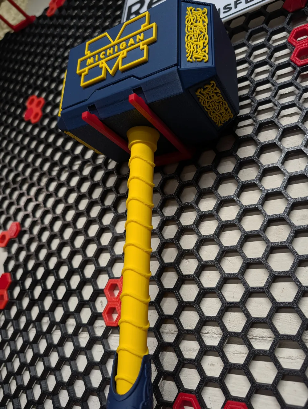 HoneyComb Storage Wall Hammer Display Mount - Free 3D Print Model ...