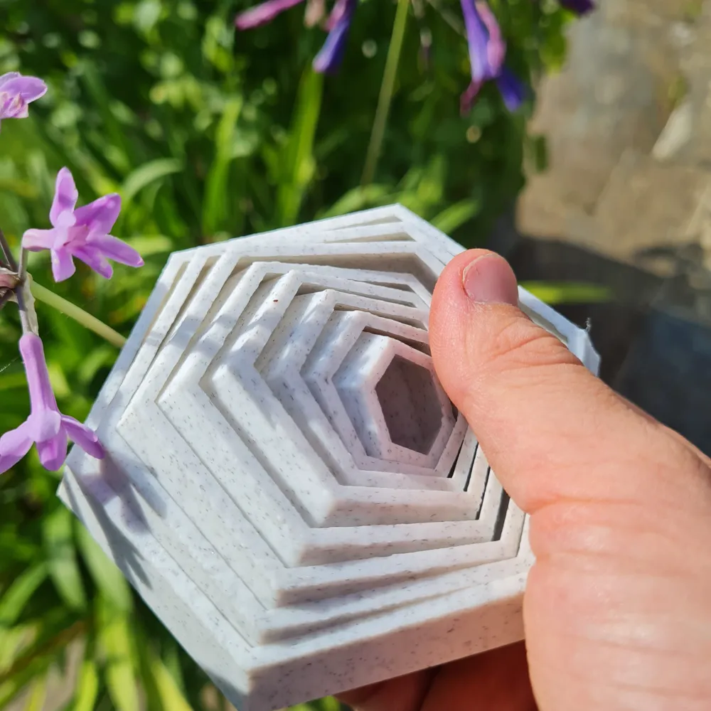 Articulated hexagon fidget by 3DeeMagic - MakerWorld