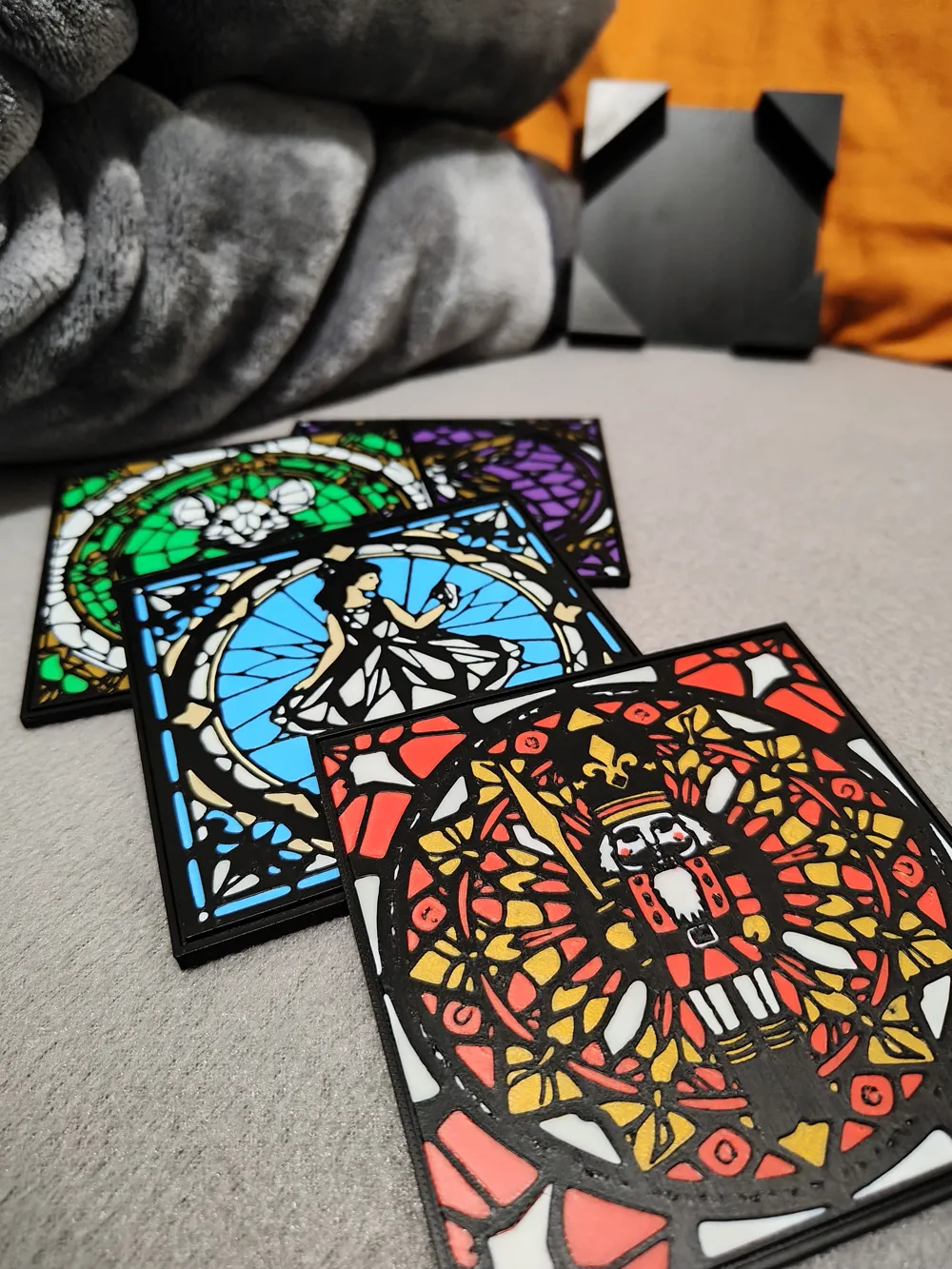 ステンドグラス くるみ割り人形 コースターセット 作成者： Mr.Printer MakerWorld：無料3Dモデルをダウンロード