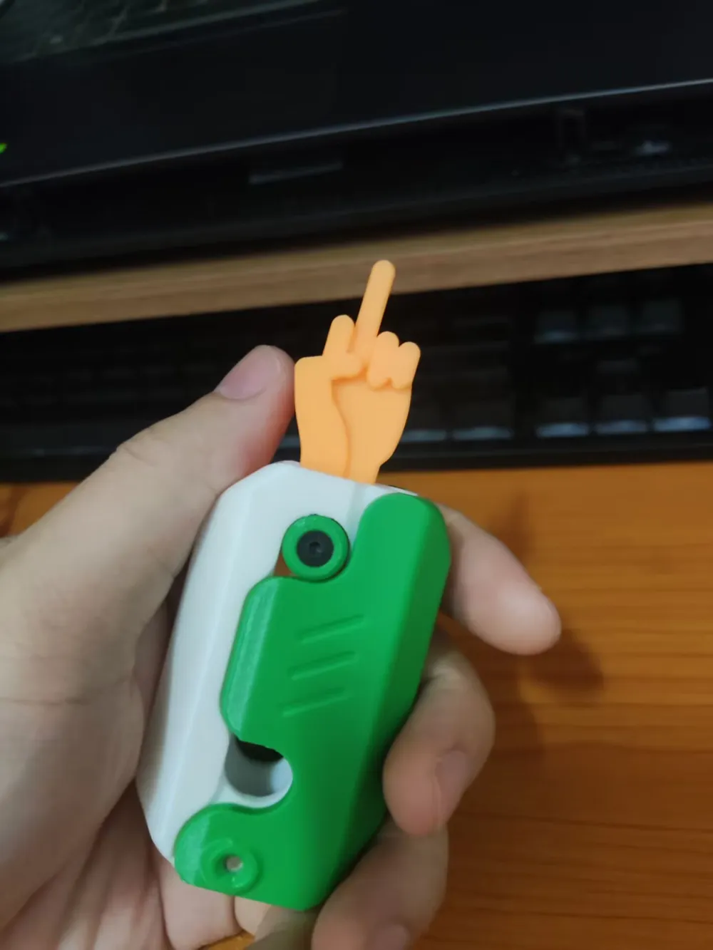 Gravity Carrot Middle Finger Knife by H-智造 MakerWorld: Download Free 3D ...