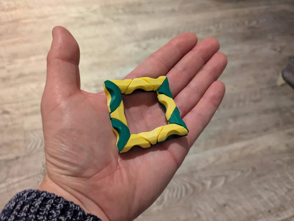 Infinity Loop Fidget - Tiny edition - only 16g by taylormadearmy ...