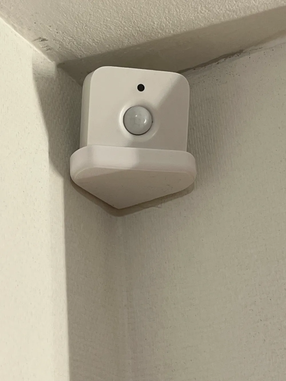 Philips Hue Motion detector corner mount by asjolund MakerWorld ...