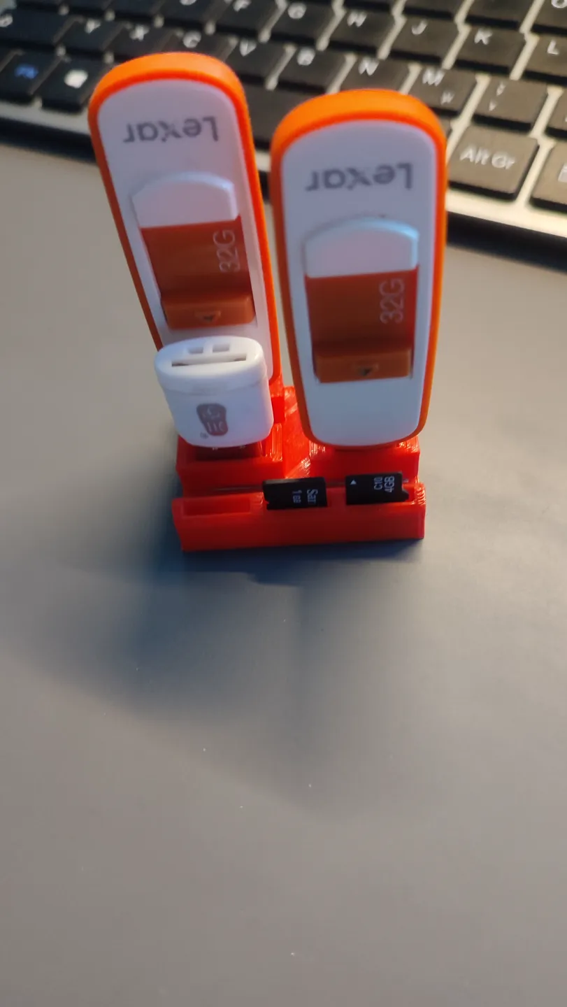 USB Stick/SD Card Dock by Bretzn Semmel - MakerWorld