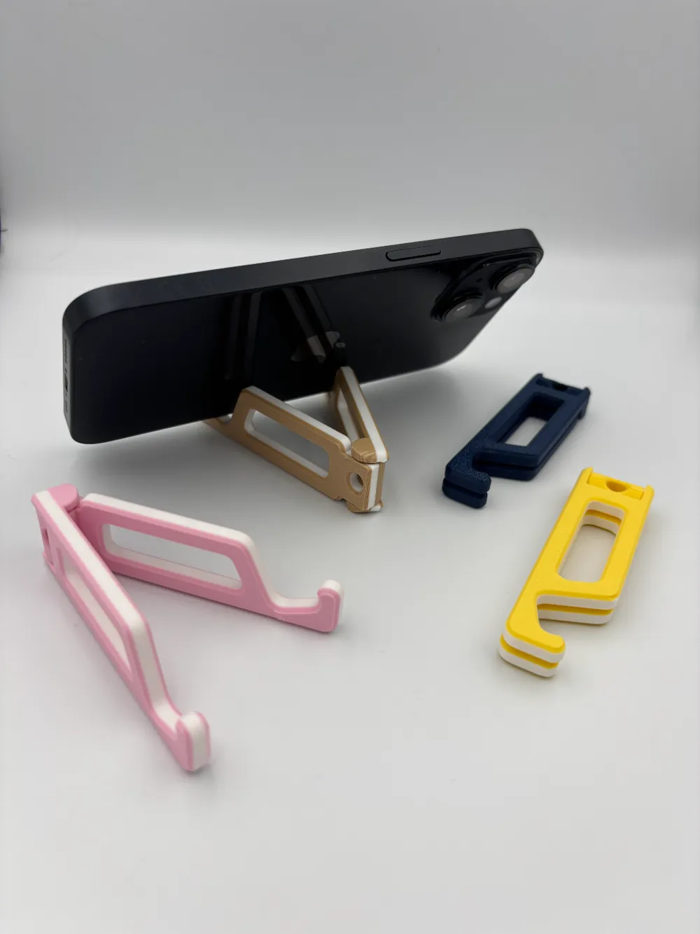 可折叠手机支架 - 短边 来自 Qrafted Engineering MakerWorld：免费下载 3D 模型