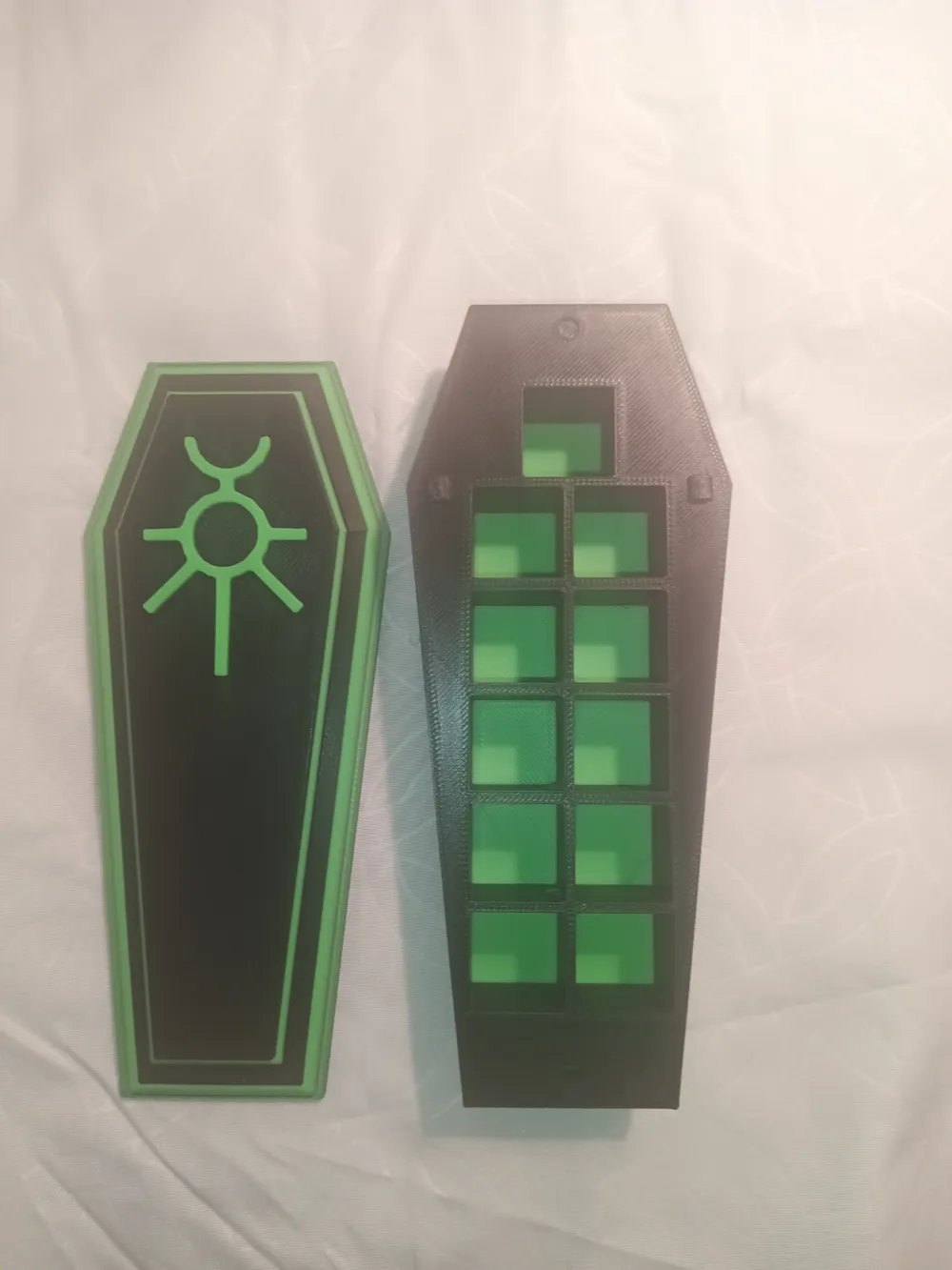 Necron Coffin Dice Box by LZ13 Design MakerWorld: Download Free 3D Models
