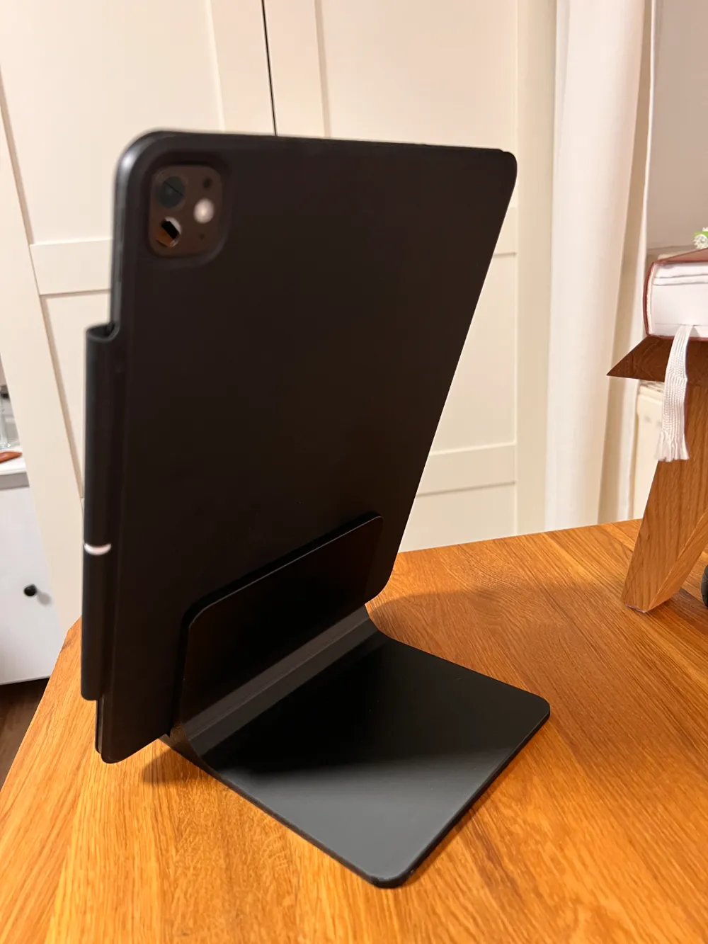 Horizontal/Vertical iPad Pro 13" Holder by user_1151946710 - MakerWorld