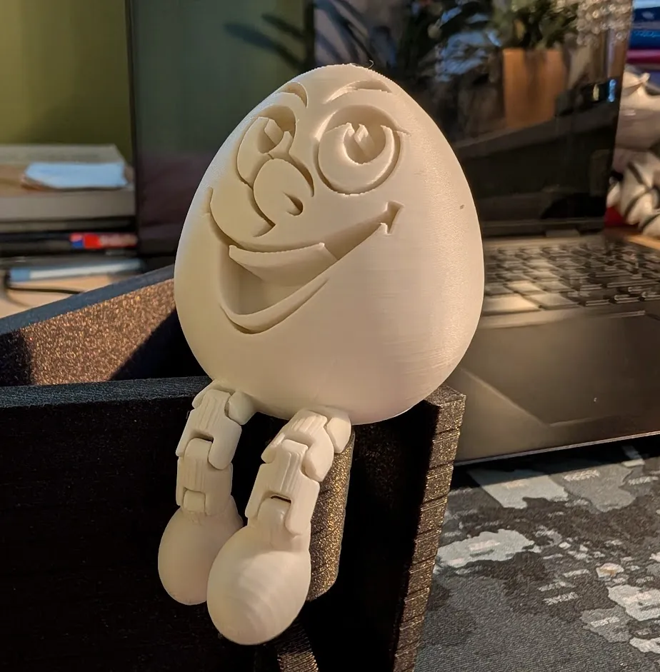 Smiling Articulated Egg by KFPEnergia - MakerWorld
