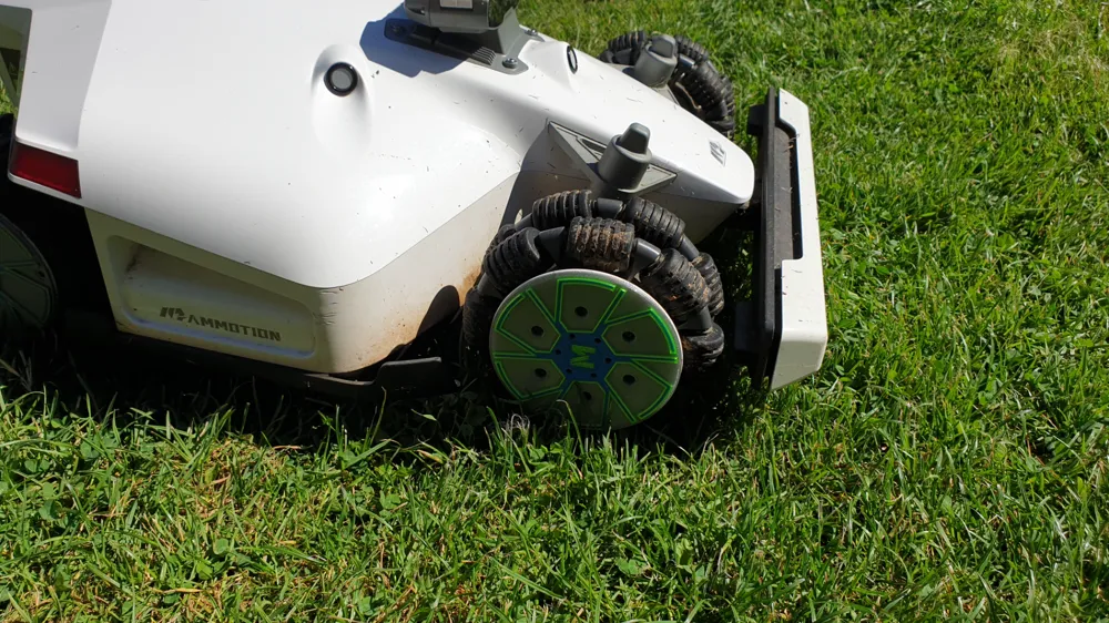 Mammotion Luba 2 AWD- Front wheel protective cover by Lukáš Trojan ...