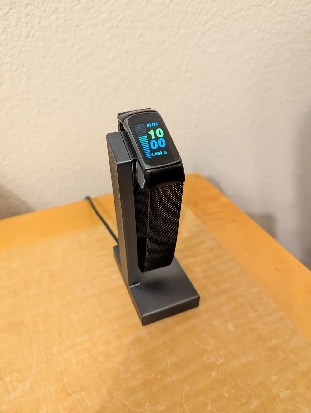 Fitbit Charge 5 Holder - Free 3D Print Model - MakerWorld