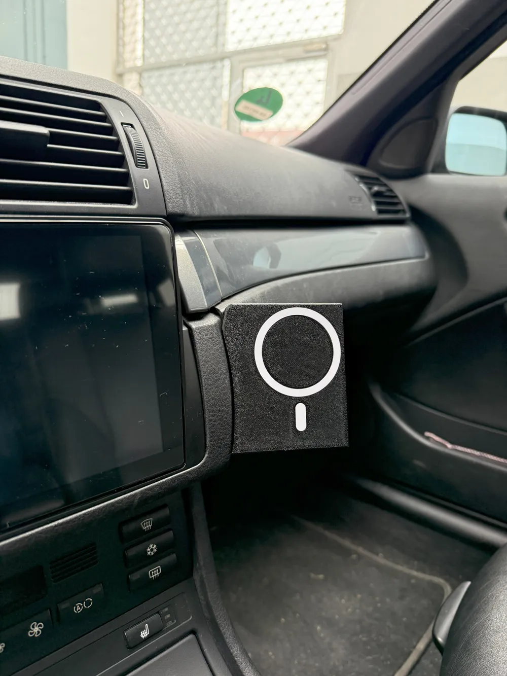 E46 MagSafe Phone Holder Part 2 by moje MakerWorld: Download Free 3D Models