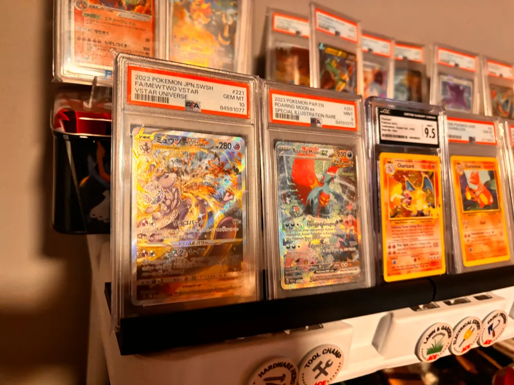 Graded Card Stand For 2-3 Cards by DunceTree - MakerWorld