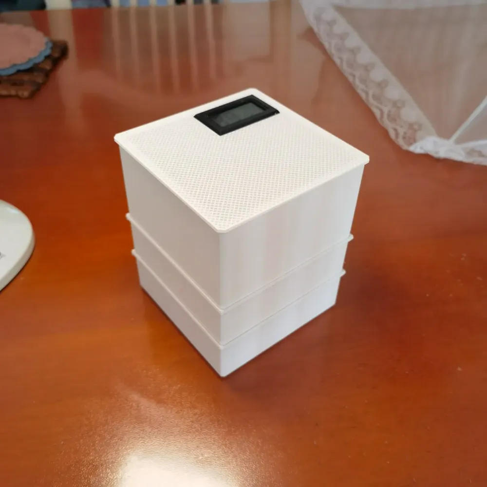 Mealworm, superworm, and dubia roach breeding containers by 蜂蜜熊 ...