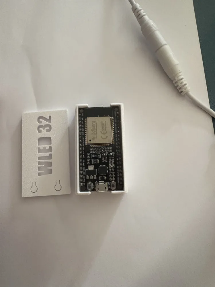 BOÎTE ESP32 WLED par Vittorio MakerWorld : Téléchargez des Modèles 3D ...