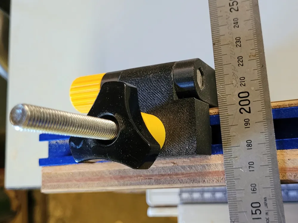 Butée de guide avec réglage fin - Modèle d'Impression 3D Gratuit ...