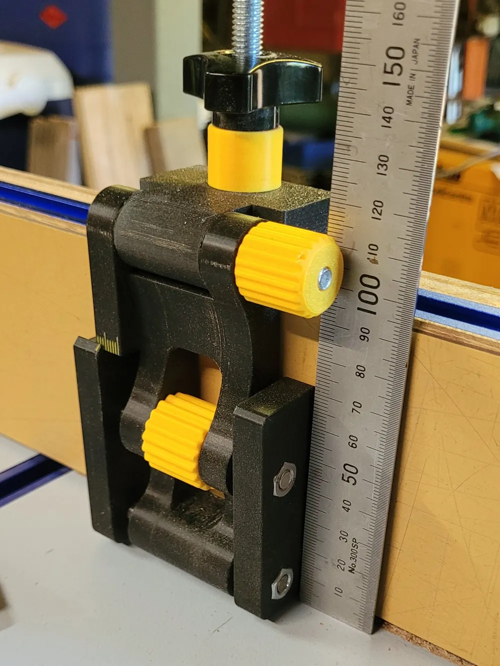 Butée de guide avec réglage fin - Modèle d'Impression 3D Gratuit ...