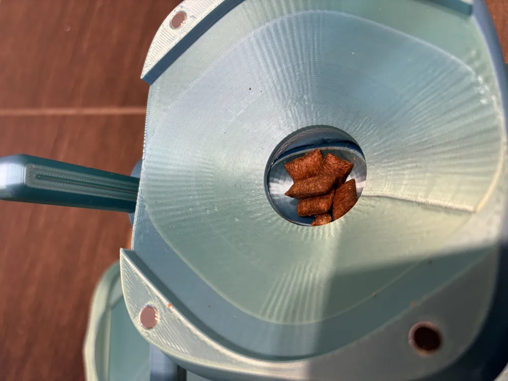 Cat / Dog Treat Dispenser with Metal Ball Sound - Free 3D Print Model ...