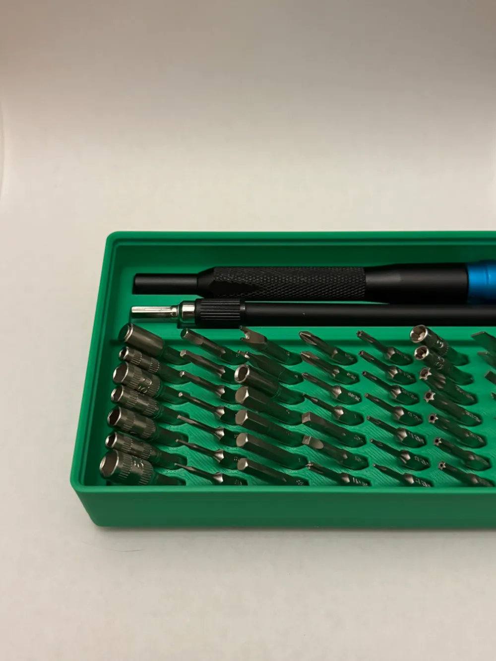 NO-SLIP iFixit Mako Gridfinity Box 4mm Bit Holder by user_324563903 ...