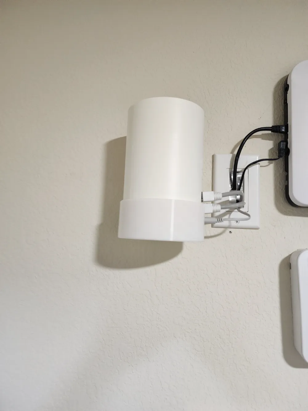 Wall mount for TP-Link Deco XE75 by Maximustaterus1980 - MakerWorld