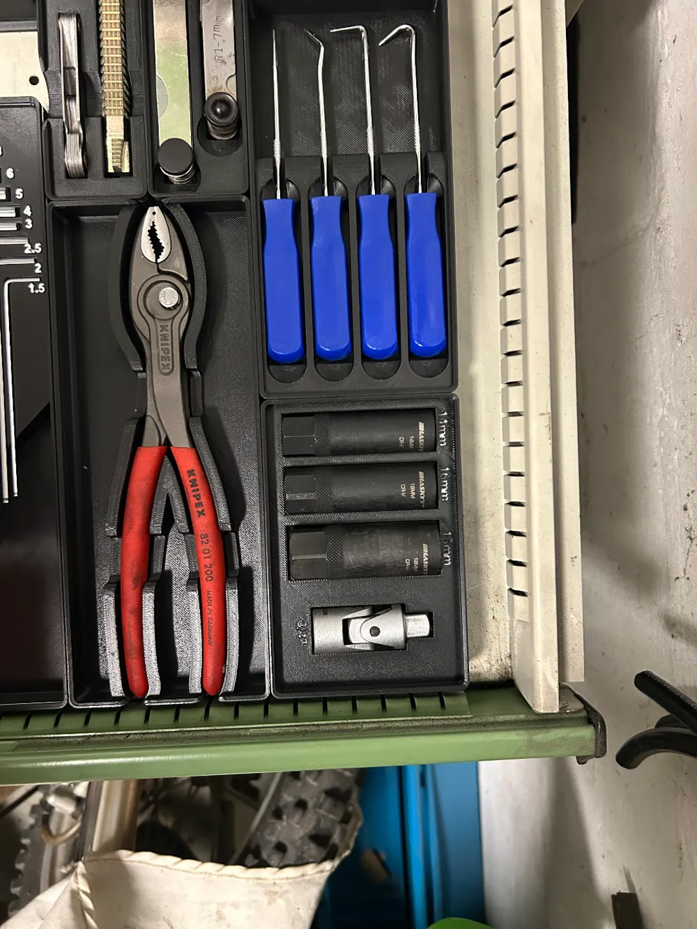 Gridfinity Knipex 82 01 200 Pliers by Vergaser Zentrum - MakerWorld