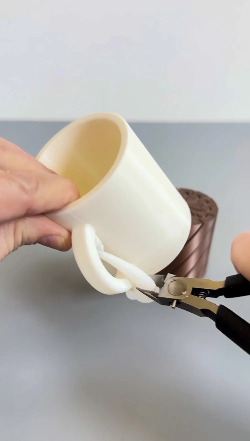 Spill & Refill Coffee Mug Fidget - Free 3D Print Model - MakerWorld