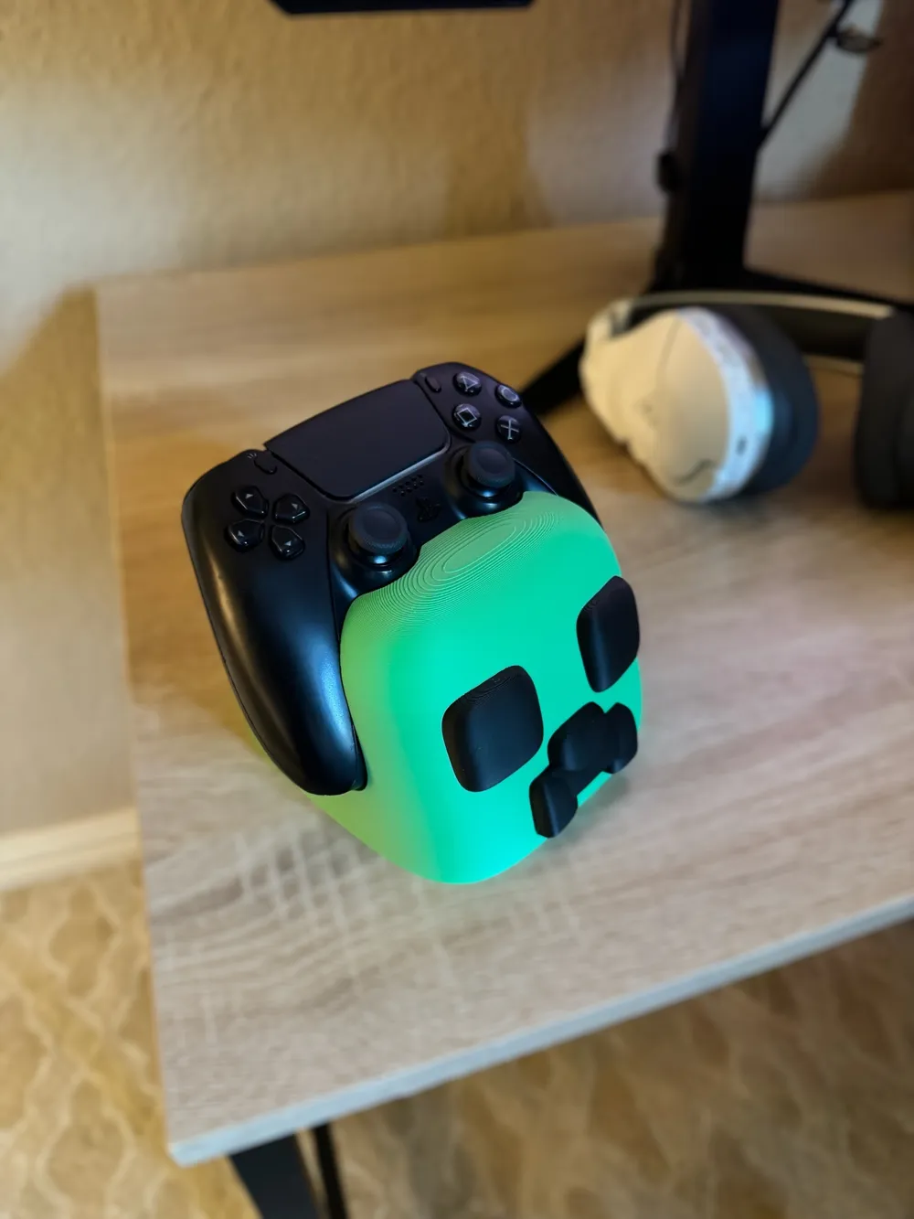 Creeper PS5 Controller Stand (AMS/Non AMS Version) by Creat3DWorks ...