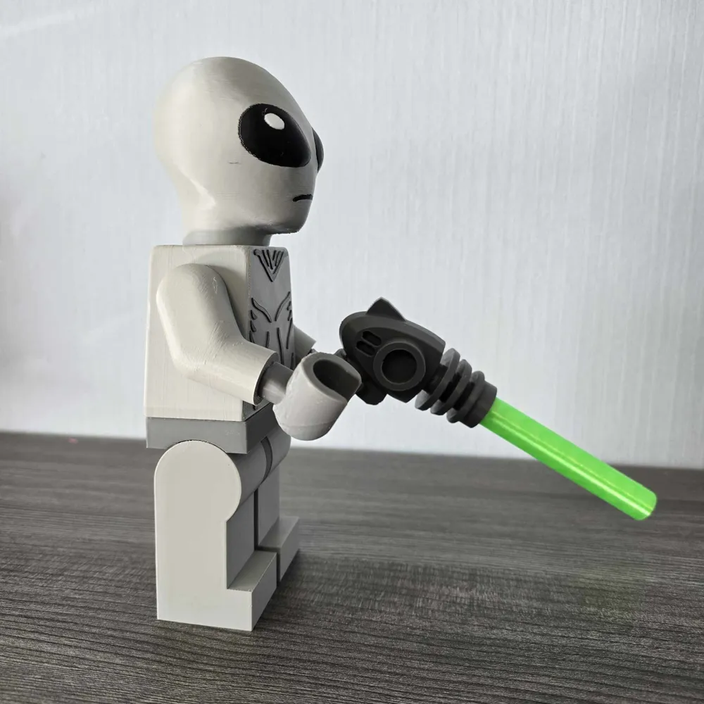 Giant Brick * Alien * 500% by cBoLsmUiEc - MakerWorld