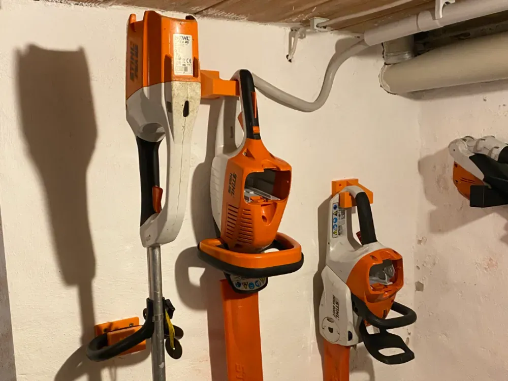 Wall mount for Stihl MSA 200C chainsaw by user_4145984315 MakerWorld ...