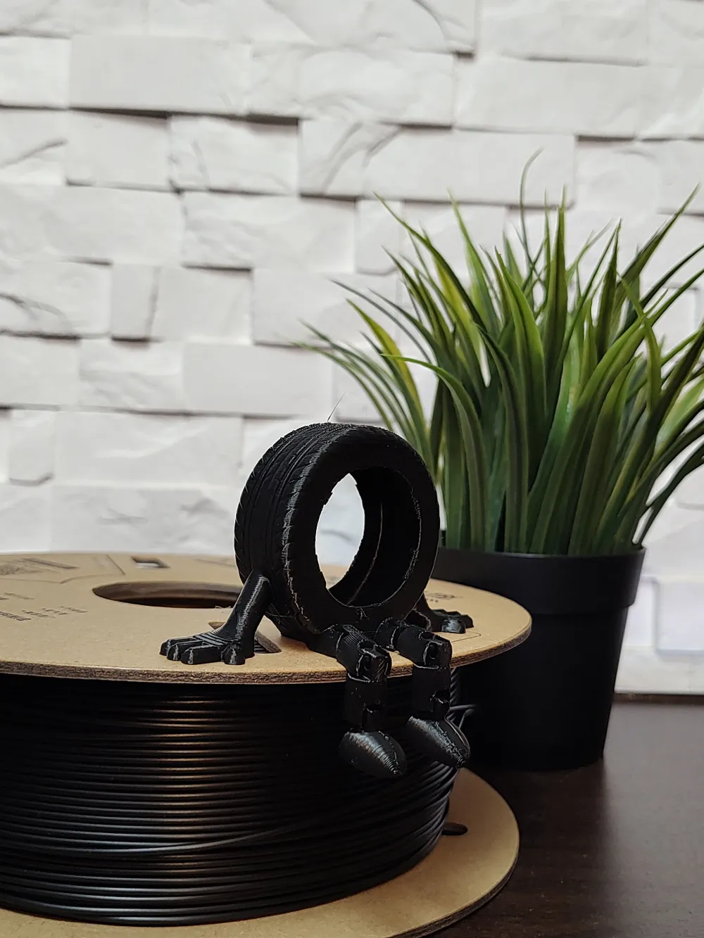Tire Buddy with flexible legs - Free 3D Print Model - MakerWorld