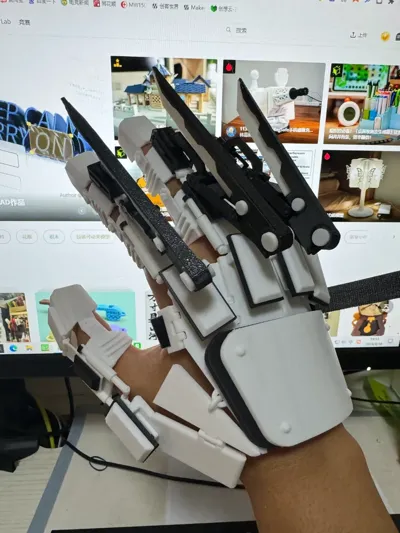 Mechanical hand exoskeleton armor with finger claws by 小红薯手工人 ...