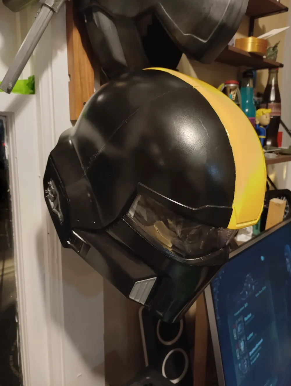 Cosplay Helmet Wall Mount Holder - Free 3D Print Model - MakerWorld