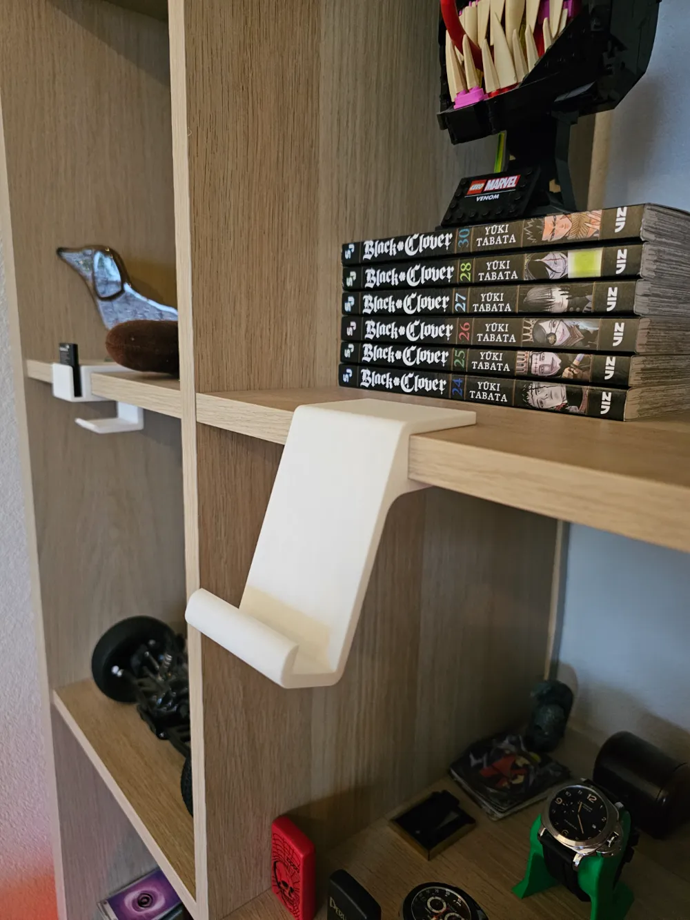 Manga Stand by luisgon0797 - MakerWorld