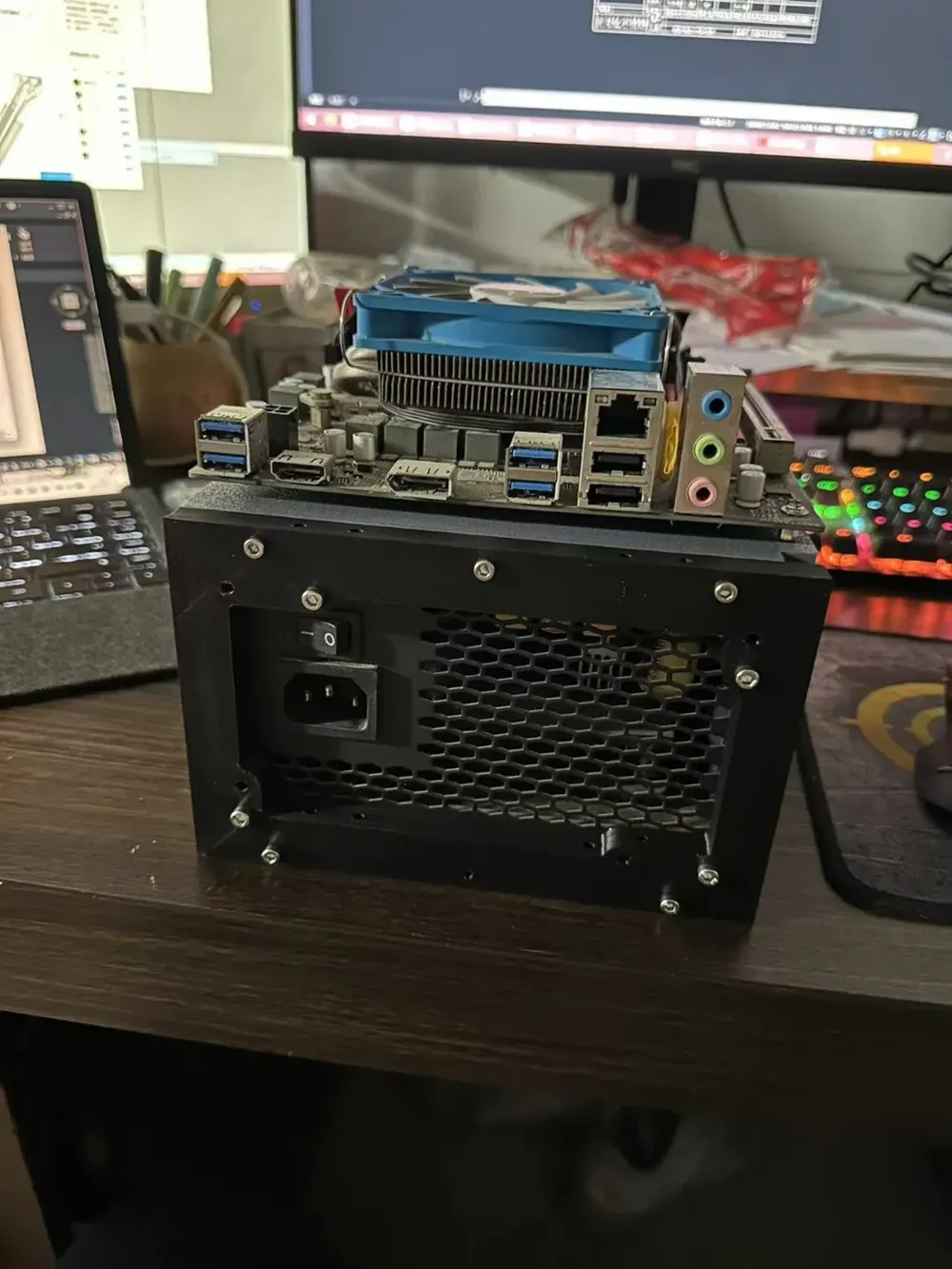 ITX オープン型テストプラットフォームラック ITXマザーボード ATX電源 A1 mini対応 by 不锈钢加工 ktv模块 MakerWorld：無料3Dモデルをダウンロード