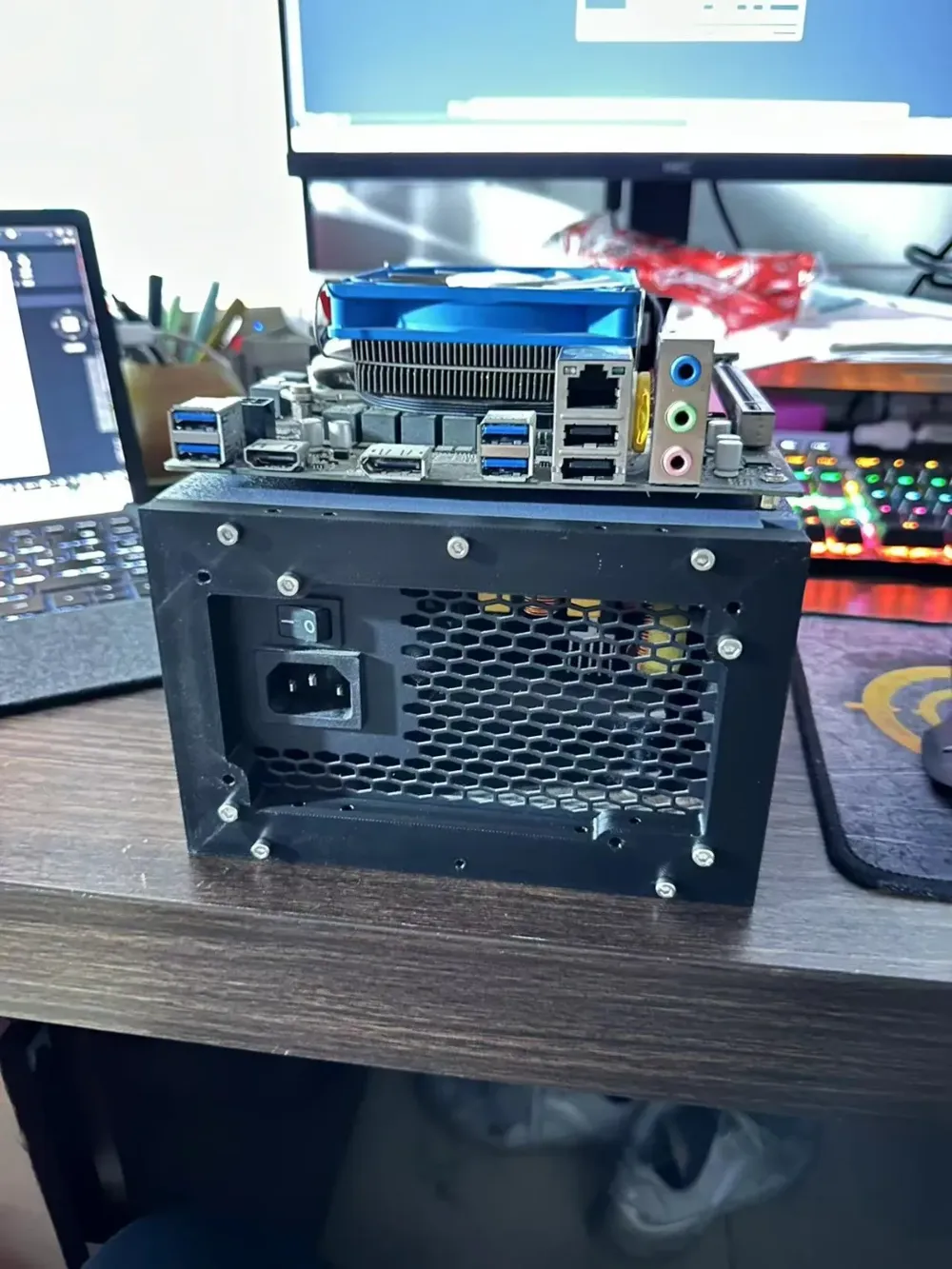 ITX オープン型テストプラットフォームラック ITXマザーボード ATX電源 A1 mini対応 by 不锈钢加工 ktv模块 MakerWorld：無料3Dモデルをダウンロード