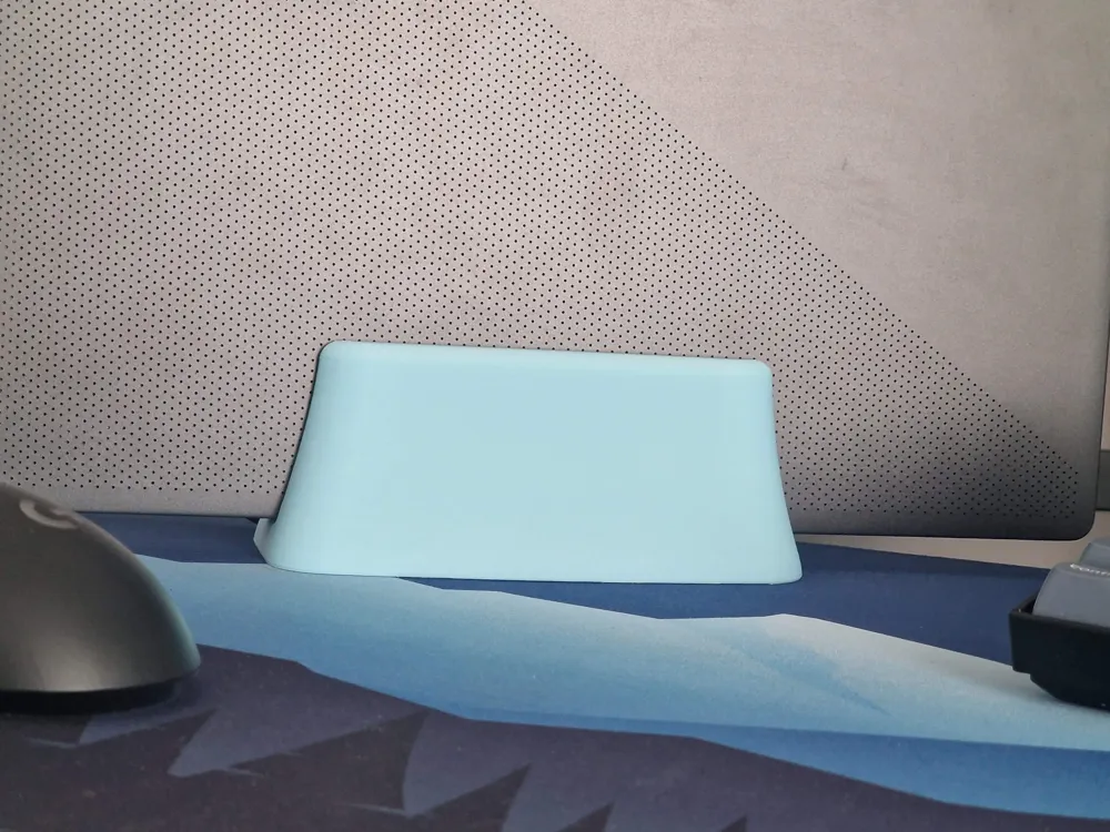 Minimalist Vertical Laptop Stand by capze. - MakerWorld