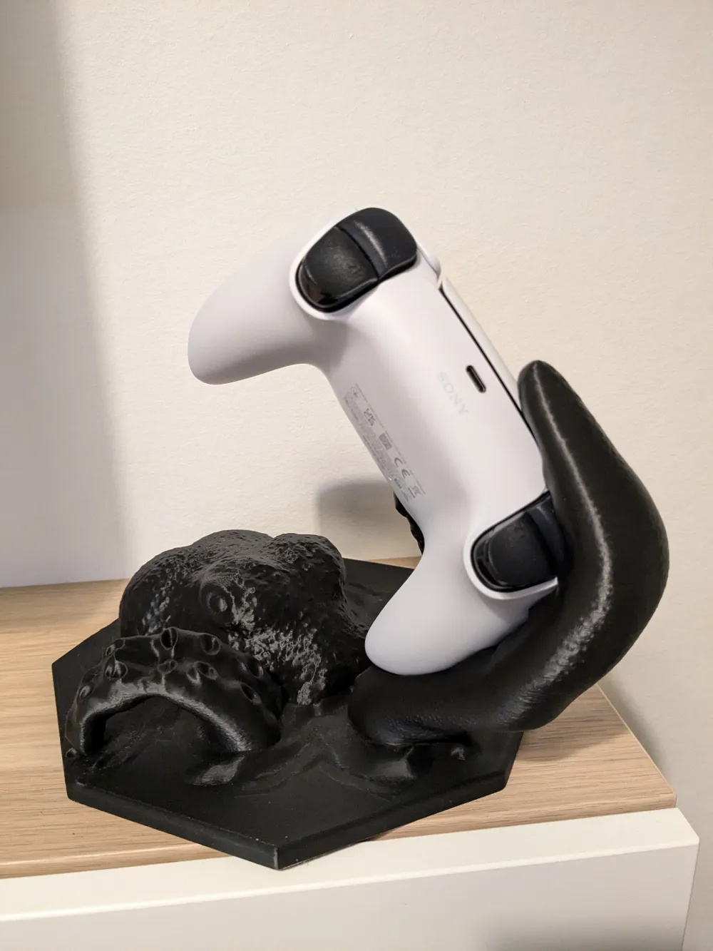 PS5 Octopus Controller Holder by Draahl MakerWorld: Download Free 3D Models