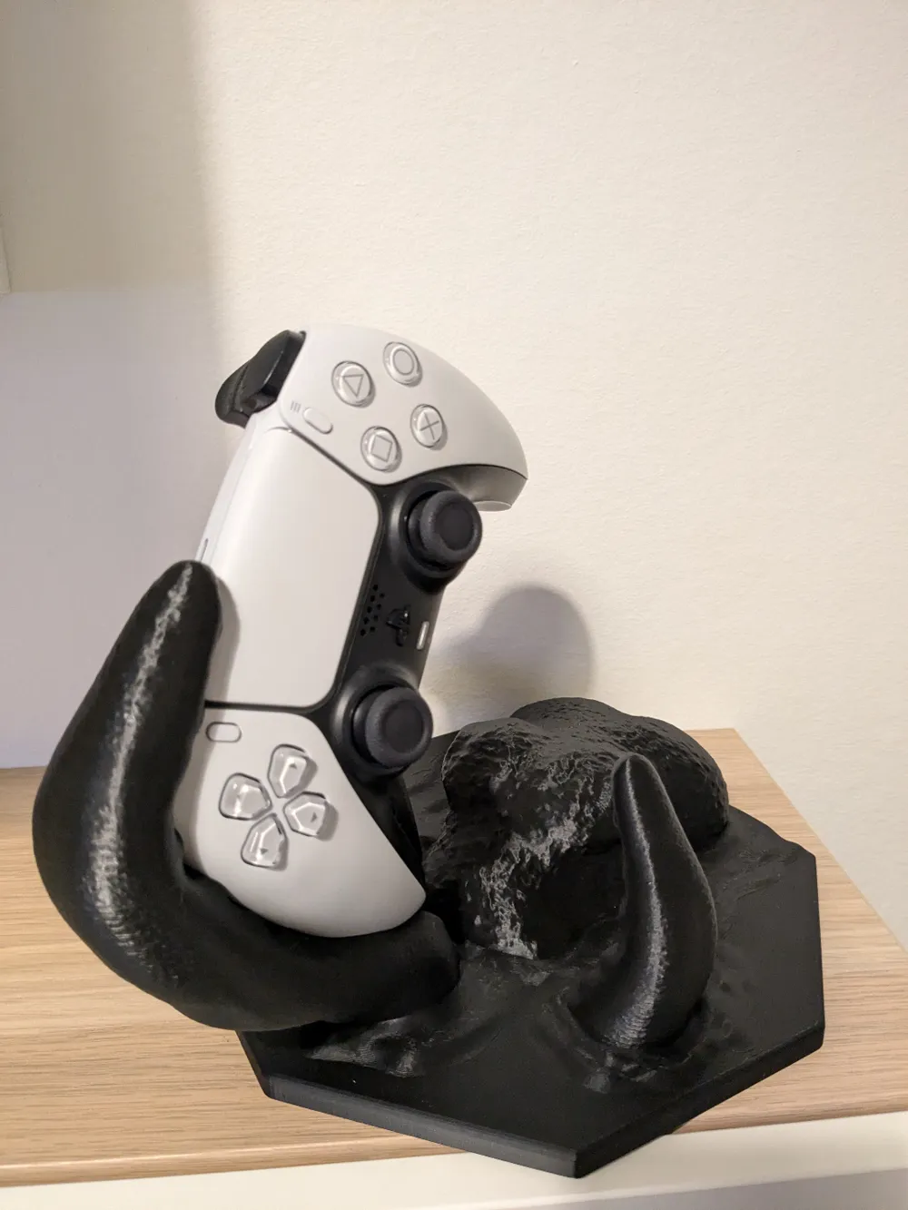 PS5 Octopus Controller Holder by Draahl MakerWorld: Download Free 3D Models