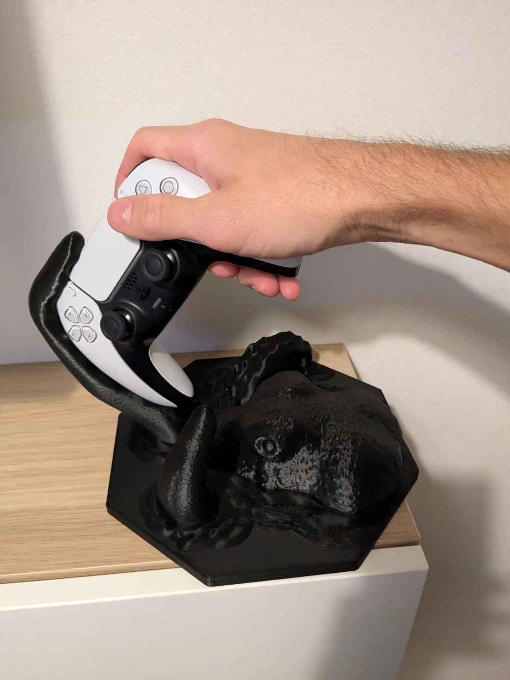 PS5 Octopus Controller Holder by Draahl MakerWorld: Download Free 3D Models