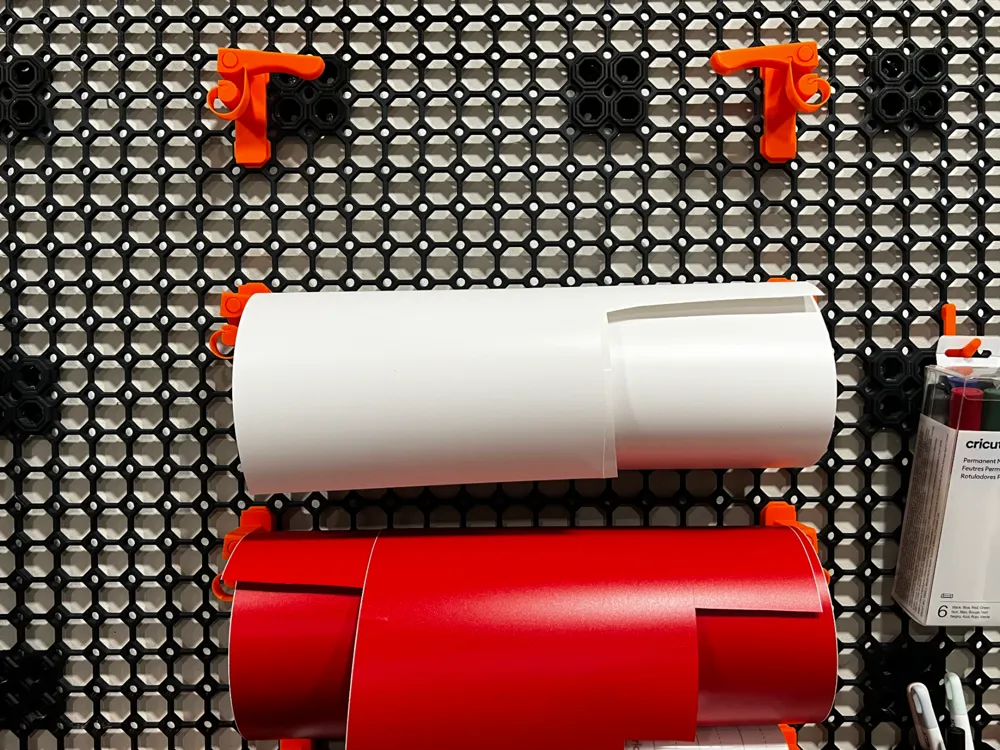 Print-in-place Multiboard Cricut Vinyl Roll Holder Remixed by LrdThndr ...