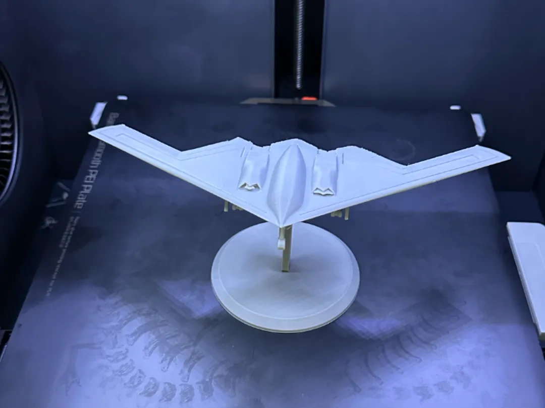 B2 Bomber (Smooth, with Wheels) por 创意 3D - MakerWorld