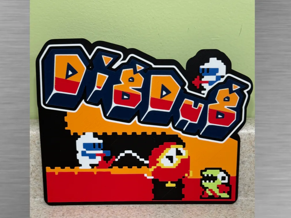 Dig Dug 街机标志带角色 - 免费 3D 打印模型 - MakerWorld