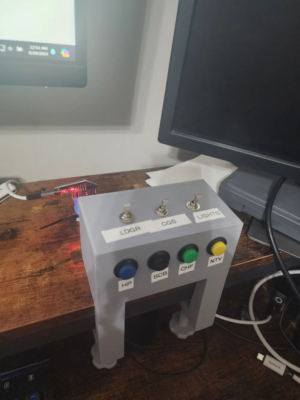 Macro Button Box - 4 button/3 switch by bradsprinterworks MakerWorld ...