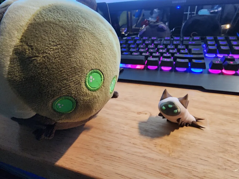 Chibi Hive Worm Color Remixed by Grimm331 - MakerWorld